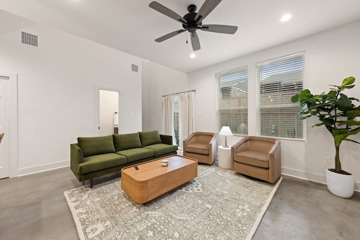 Acadian House•king Beds•garage•arcade•85" Tv•wifi - Lafayette, LA