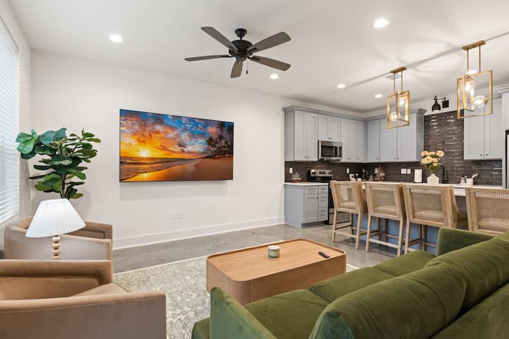 Acadian House-king Beds-garage-arcade-85" Tv-wifi - Lafayette, LA