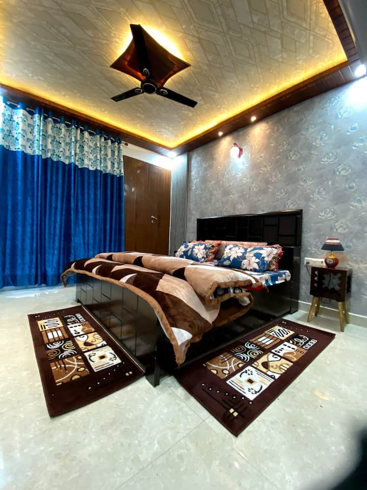 Taj Twins 1 Luxury - Agra