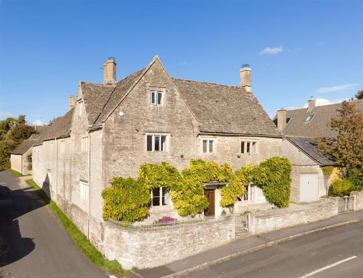 Luxury Cotswold Holiday Home - Green Farm House - Cirencester