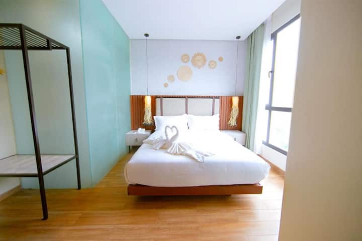 El Nido Town Center Standard Suite Queen-size Bed - El Nido