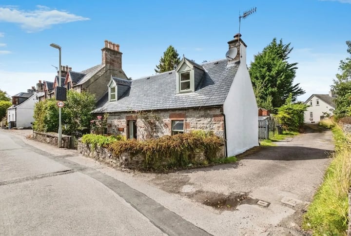 Cosy Highland Cottage Stay - Drumnadrochit