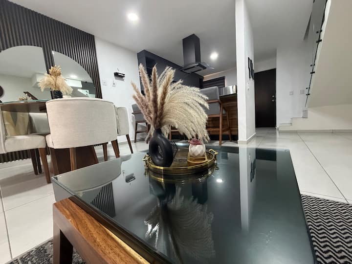 Aeropuerto Casa Santa María - Miguel Hidalgo y Costilla Guadalajara Airport (GDL)