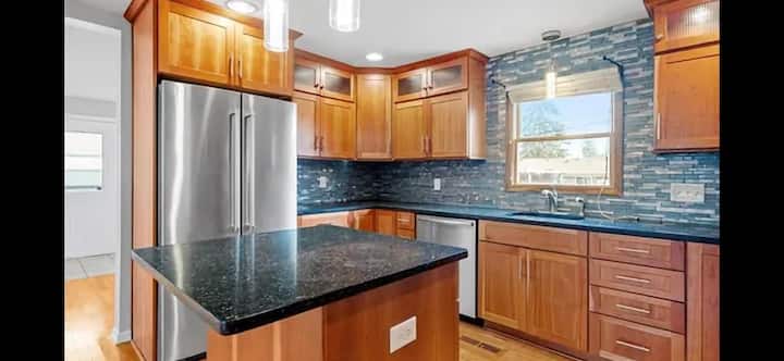 Mighty 4br Home Twin Cities - Minneapolis, MN
