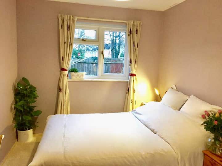 Cosy Ensuite, Heathrow/
Brunel/west Drayton/london - 海斯