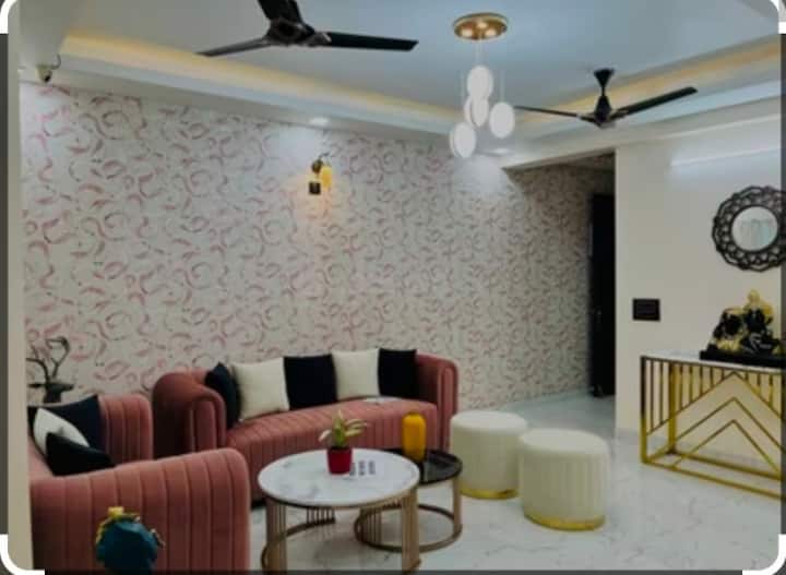 The Golden Gate 2bhk Fully Airconditioned Flat - Ghaziabad