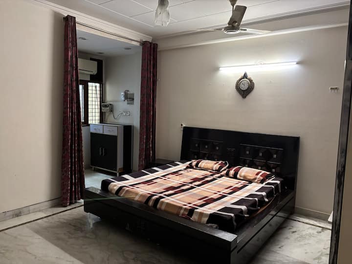 Fully Furnished Room - Delhi