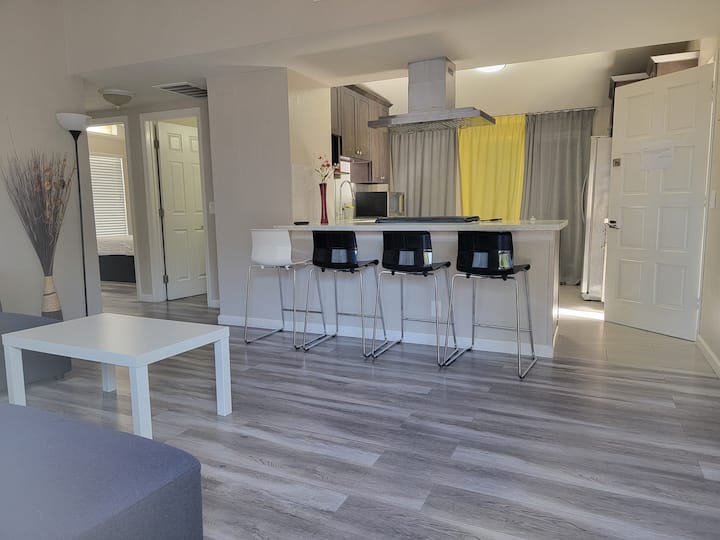 Entire Home For 4: 2 Bedrooms, 1 Bathroom, Kitchen - Menlo Park, CA