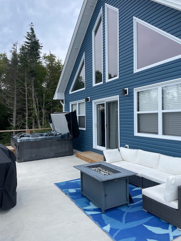 Logie’s Lodge
1.5 Hours To The City! - Carbonear