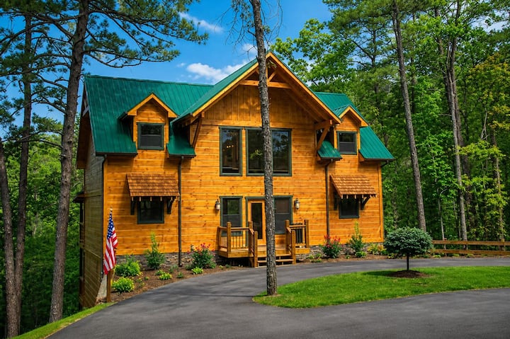 Near Dollywood + Resort Amenities Included - Pigeon Forge, TN