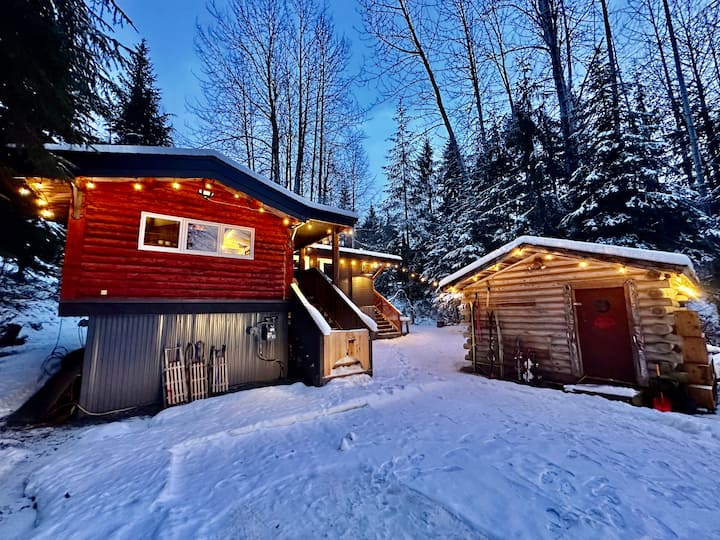The Og Log Cabin; Central, Private, Creek & Hottub - Girdwood, AK