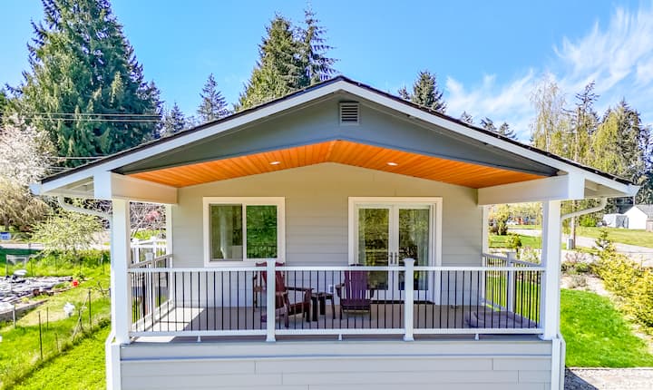 Bright 2nd Floor +Beach Access & Gourmet Kitchen - Olympia, WA