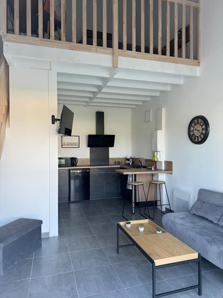 Nathôme 4
F2, Parking Privé &  Gratuit 
Alençon - Alençon