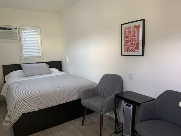 Bachelor In Culver City - Culver City, CA