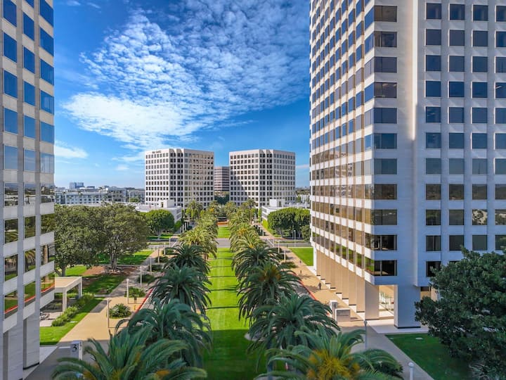 Luxury & Spacious 2br, 3ba Irvine Newport Border - Irvine, CA