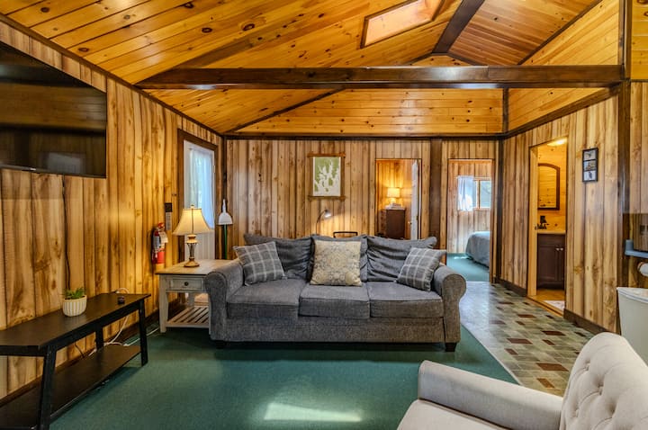 Screened Porch/king-queen Beds/hummingbird Suite - Columbia Falls, ME