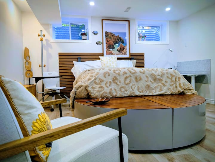 Deluxe Studio Apartment - Private Kitchen & Bath - Kitchener