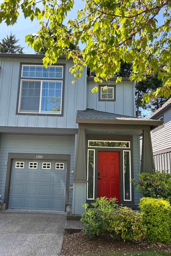 Spacious 3br Townhouse | Gym & Seasonal Pool - Hillsboro, OR
