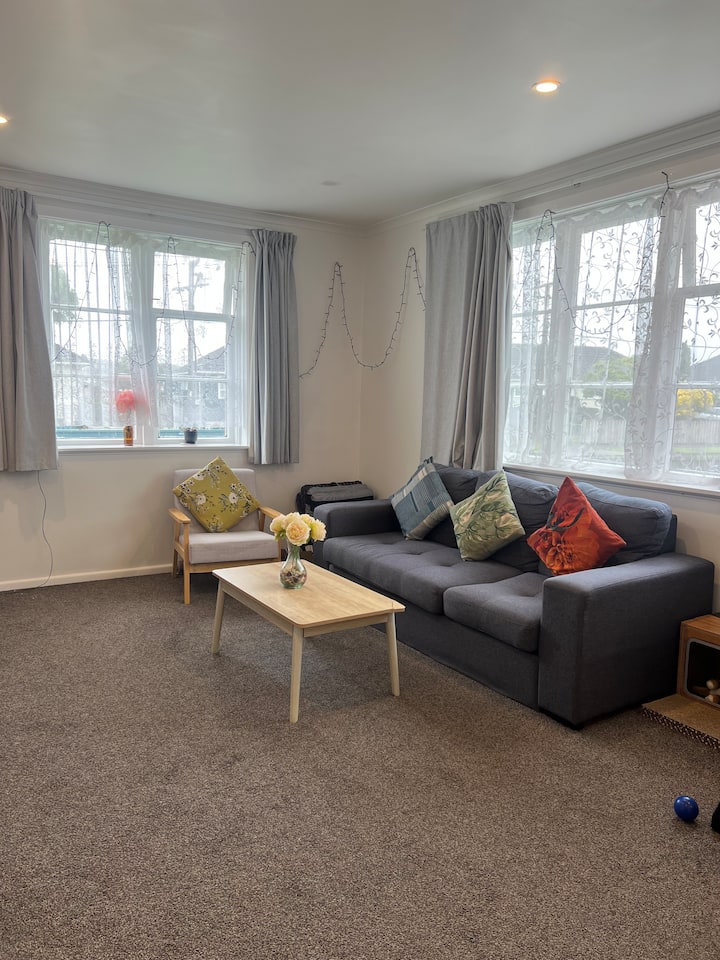 Sunny Escape In Wellington - Lower Hutt