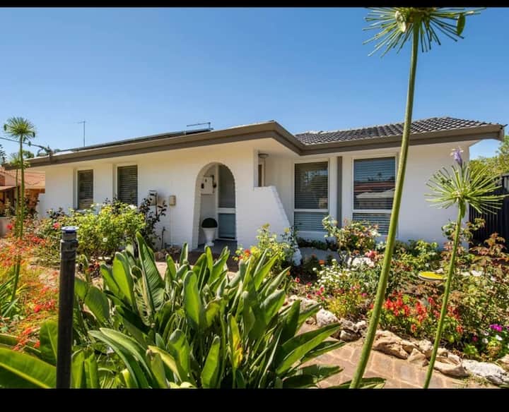 Cozy 3-bed House In Halls Head - 만두라