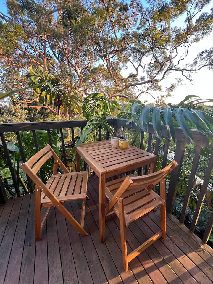 Self Contained Unit With Leafy Outlook. - North Sydney