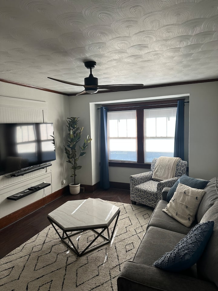 Blue Bungalow - Council Bluffs, IA