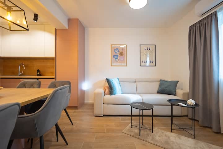 2 Apartmana, 1 Za 4+2, Drugi 2+2 - Bakar