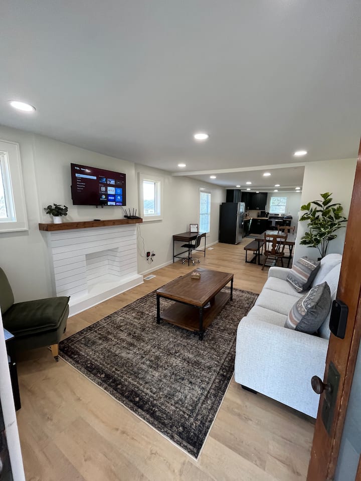 Cozy 2-bed Home Near Downtown Johnson City - Johnson City