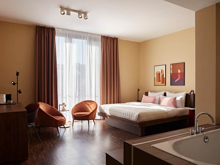 Numa | Large Room With Bathtub In Berlin Mitte - Berlin