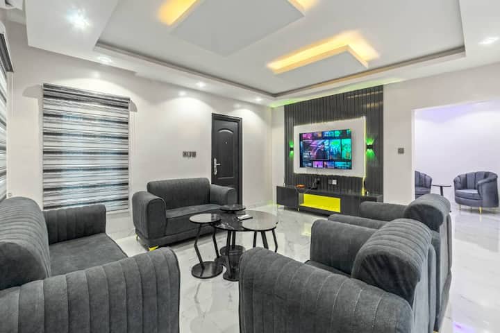 Spacious 5br Lekki Villa, Snooker, Near Beach - Lagos