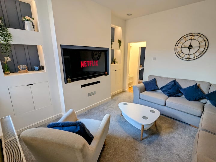 Cosy Modern 2 Bedroom Home - Crewe