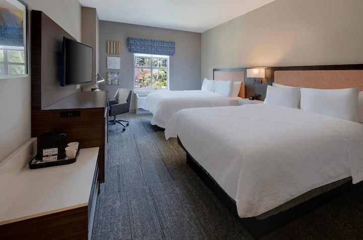 Stylish 2 Queen Suite W/ Parking & Breakfast - Santa Cruz, CA