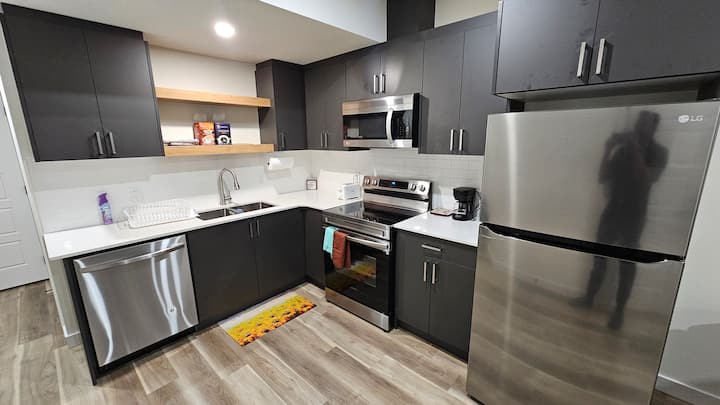 Comfortable Guest Suite At Kinglet Gardens - St. Albert