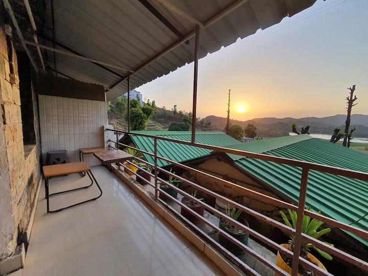 Morni Hills Lake: Huts N Cottage - Morni