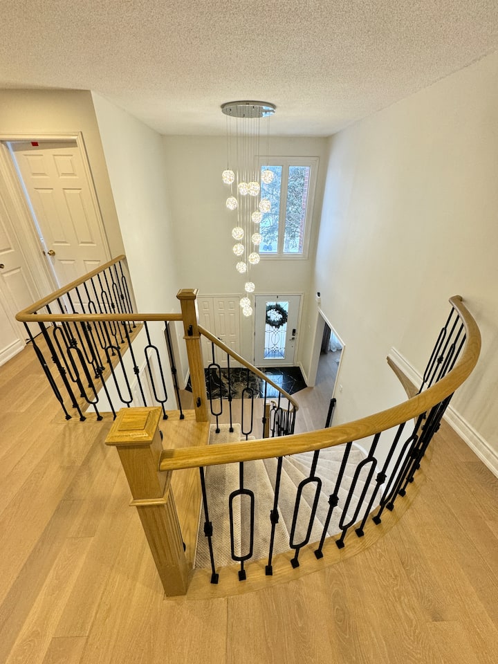 Full Furnitured 5 Bedroom House - Bradford, ON, Canada