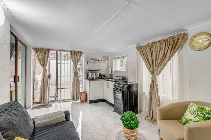 1-bedroom Bachelor Flat In Randburg - Randburg