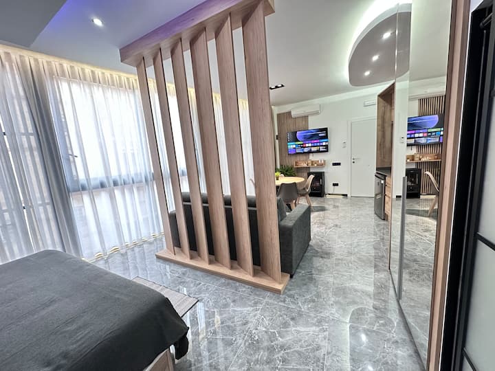 Loft Ensoleillé Minimaliste Moderne - Cornellà de Llobregat