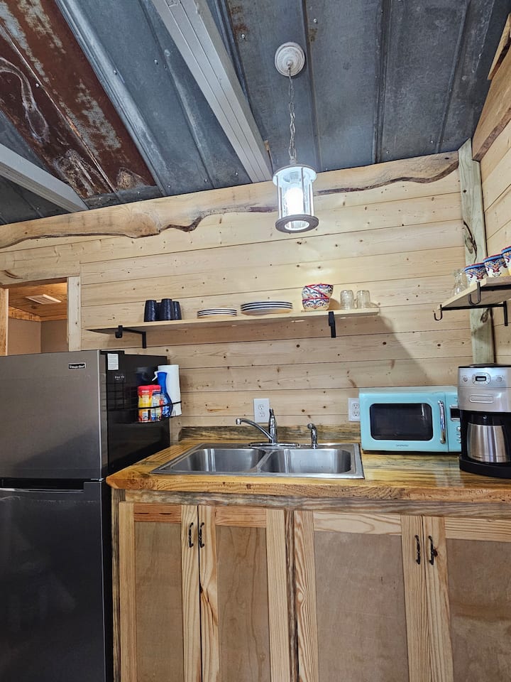 Ultra Minimalist Tiny Cottage - Pine Mountain, GA