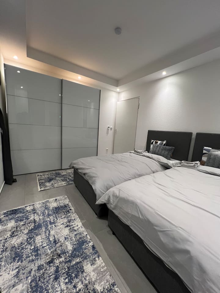 3-zimmer Wohnung Möbliert - Frankfurt pe Main