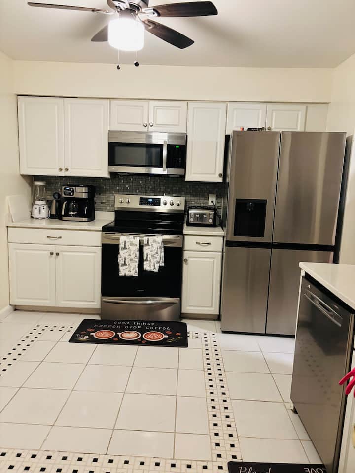 Modern 3br Townhouse Close To Dc & Amenities - Woodbridge, VA