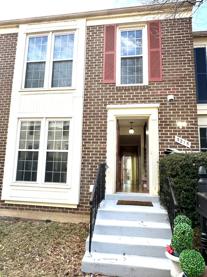 Modern 3br Townhouse Close To Dc & Amenities - Woodbridge, VA