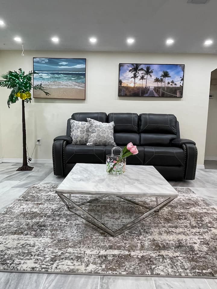 Breezy Home & Pool - Tarpon Springs, FL