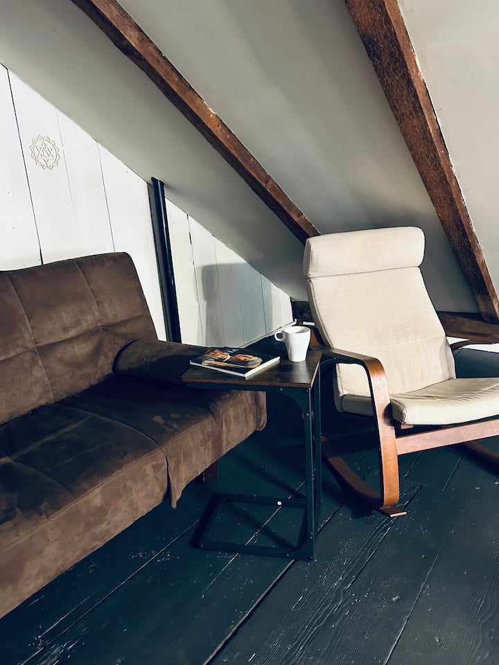 Romantic Barn Loft Studio: Exposed Beams, King Bed - Lee, MA