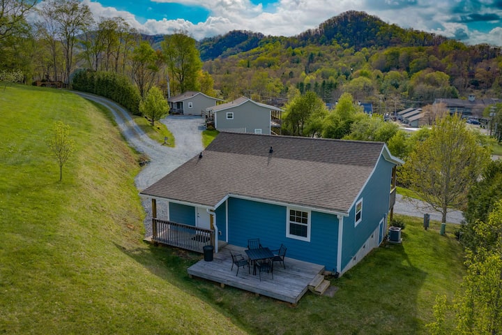 Awesome Mountain Orchard View | Ev Charger | 2br! - Beech Mountain, NC