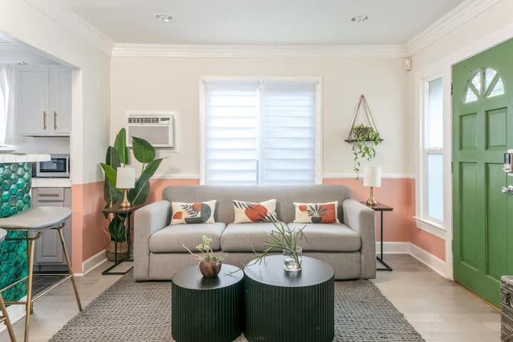 Old Hollywood Style 2 Bedroom Bungalow In Weho - Los Angeles, CA