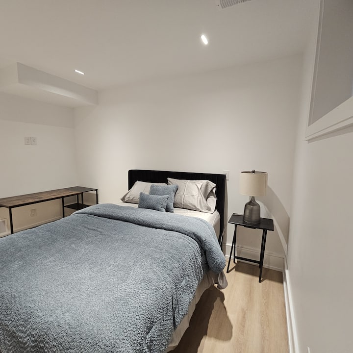 Cozy One Bedroom Unit Walking Distance To Restos - Milton