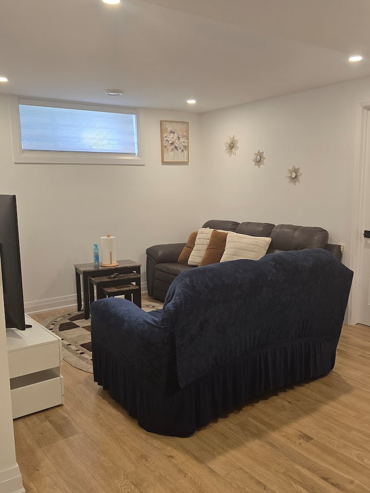 2-bedrm Bsmt Suite, Near Calypso, Private Entrance - Ottawa