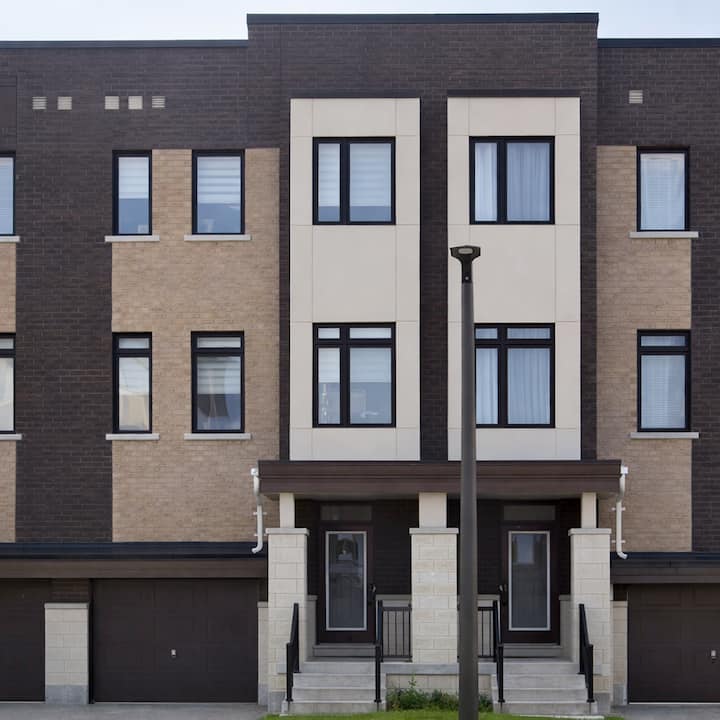 Spacious 4br Retreat | 2 Ensuites | Jacuzzi - Oshawa