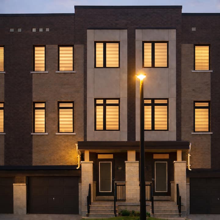 Spacious 4br Retreat | Jacuzzi | 2 Ensuites - Oshawa