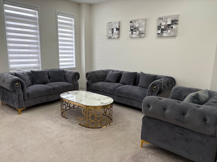 Beautiful Home In Oshawa/whitby - Oshawa